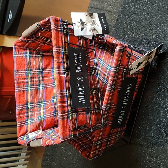 Rae Dunn | Accents | Rae Dunn Lined Metal Basket Set | Poshmark